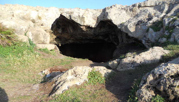 Early bone knife points to innovative Aterian culture - News - Nature ...